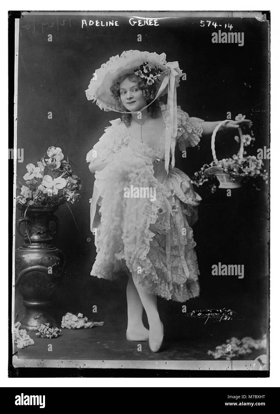 1920s ballerina Black and White Stock Photos & Images - Alamy