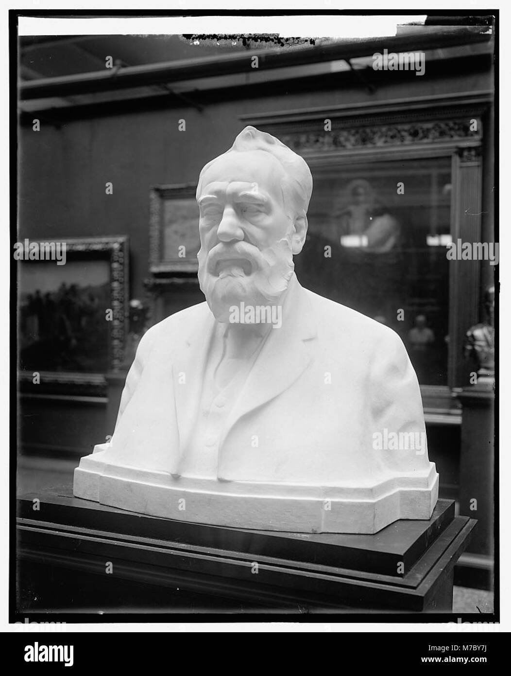 Alexander graham bell bust sculpture hi-res stock photography and ...