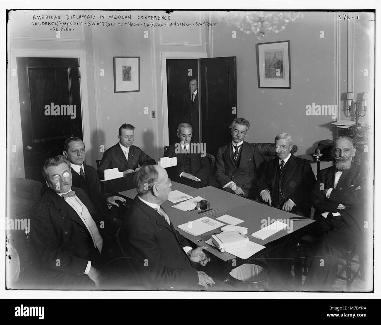 American diplomats hi-res stock photography and images - Alamy
