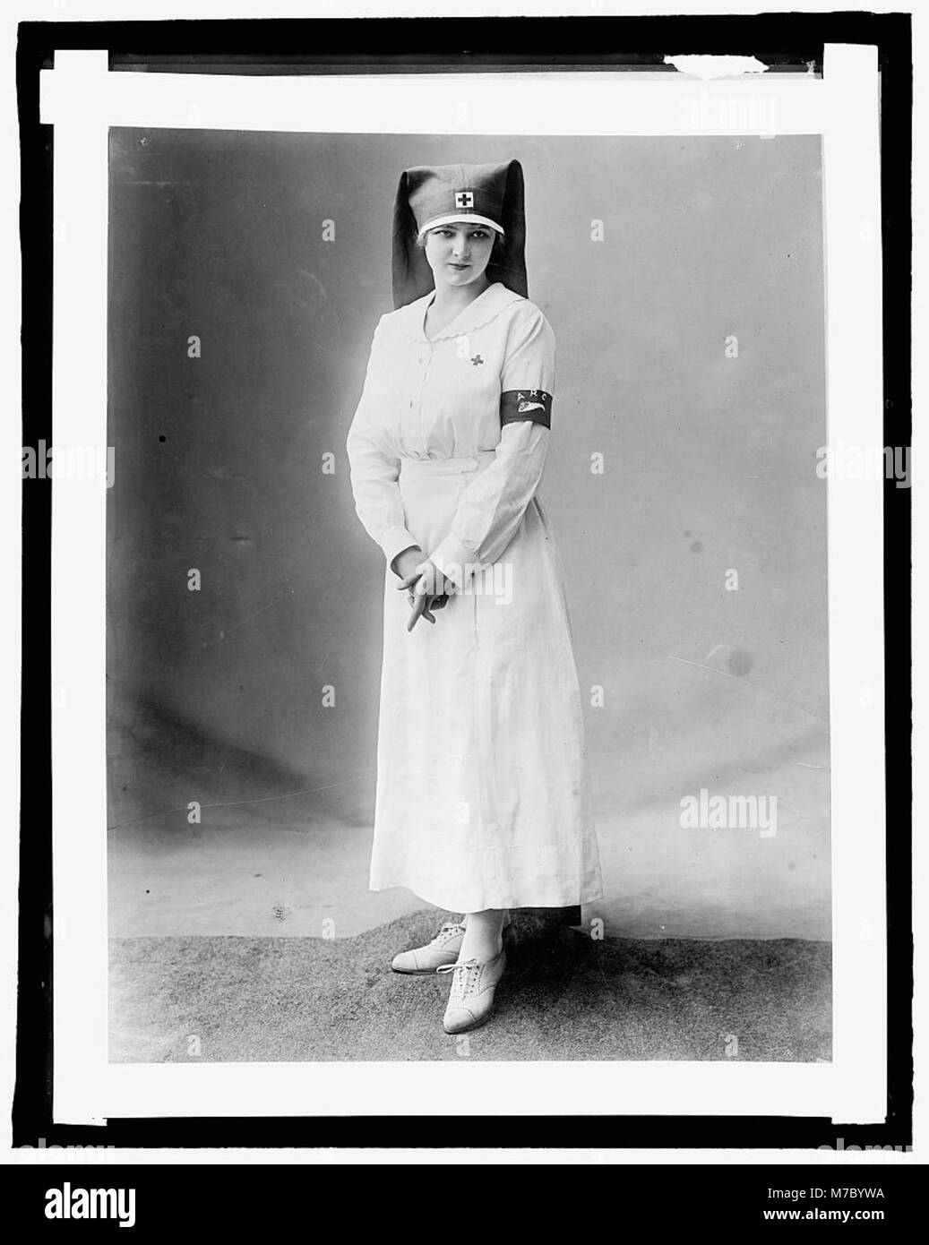 Red cross uniform hi-res stock photography and images - Alamy