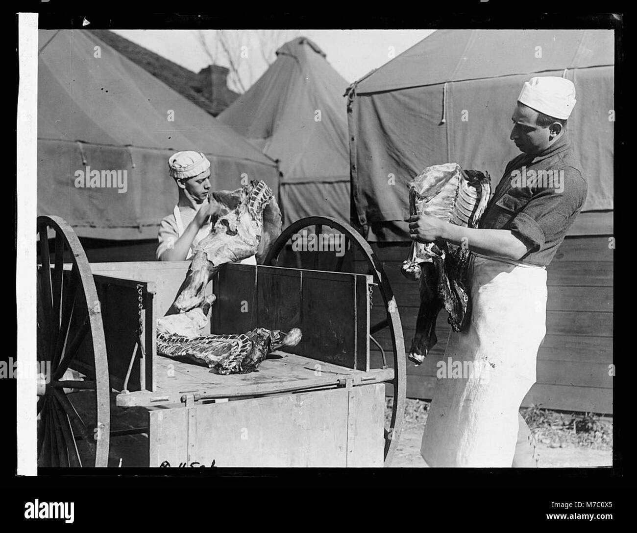 Army kitchen hi-res stock photography and images - Alamy