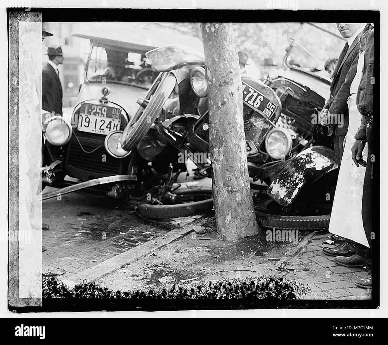Car crash accident scene in Black and White Stock Photos & Images - Alamy