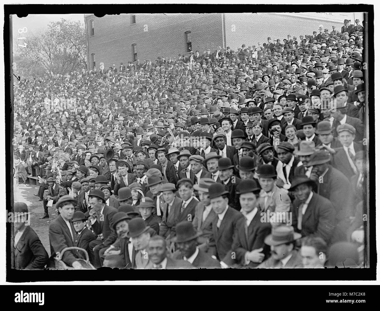 Early 1900s baseball spectators hi-res stock photography and images - Alamy
