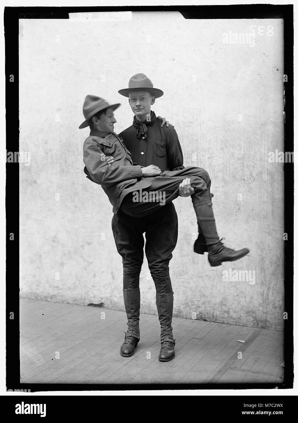 BOY SCOUTS TRAINING DEMONSTRATION LCCN2016863578 Stock Photo - Alamy