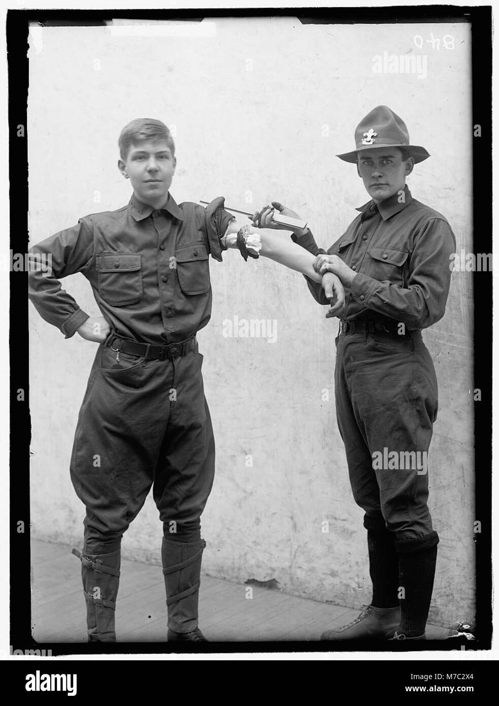 BOY SCOUTS TRAINING DEMONSTRATION LCCN2016863583 Stock Photo - Alamy
