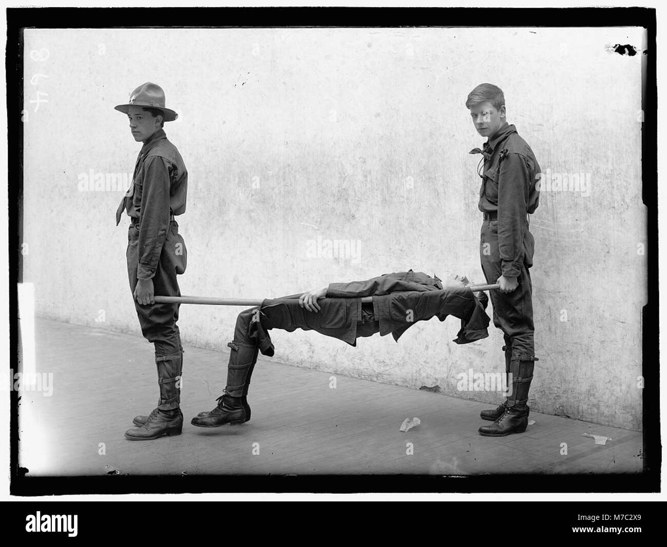 BOY SCOUTS TRAINING DEMONSTRATION LCCN2016863595 Stock Photo - Alamy