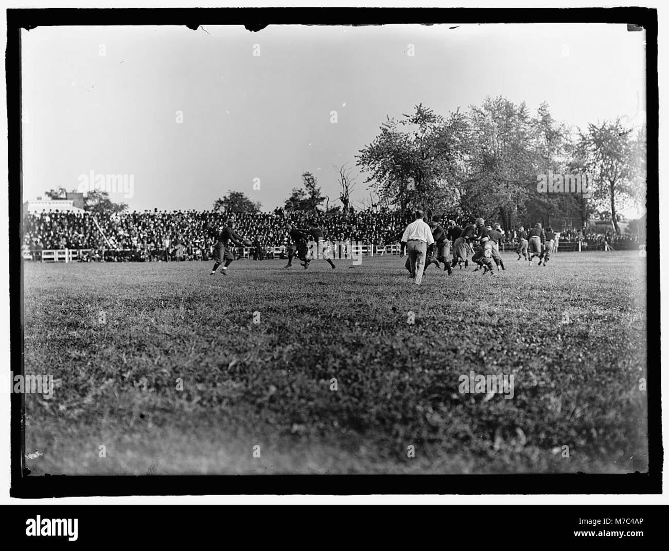 The Georgetown-Carlisle football game, featuring Glenn Warner, a ...