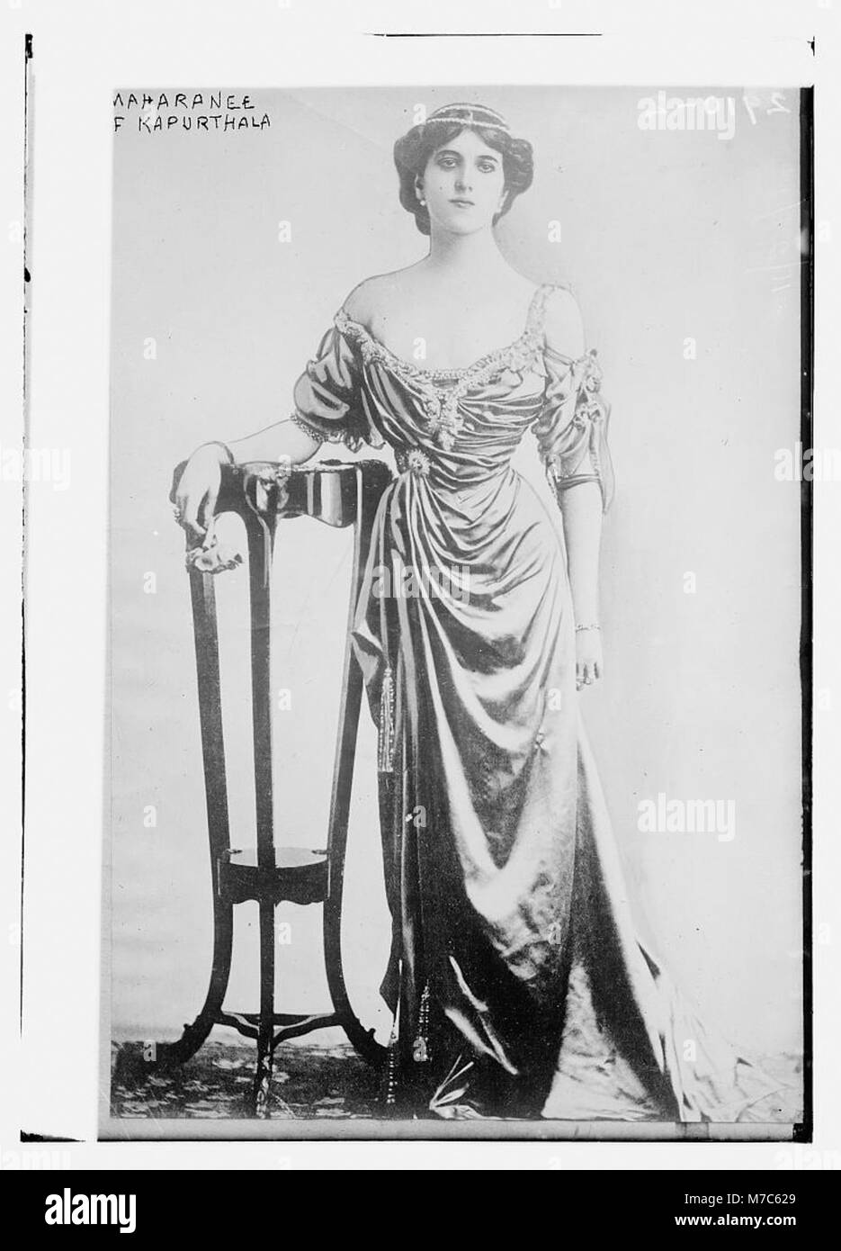 Indian royal court hi-res stock photography and images - Alamy