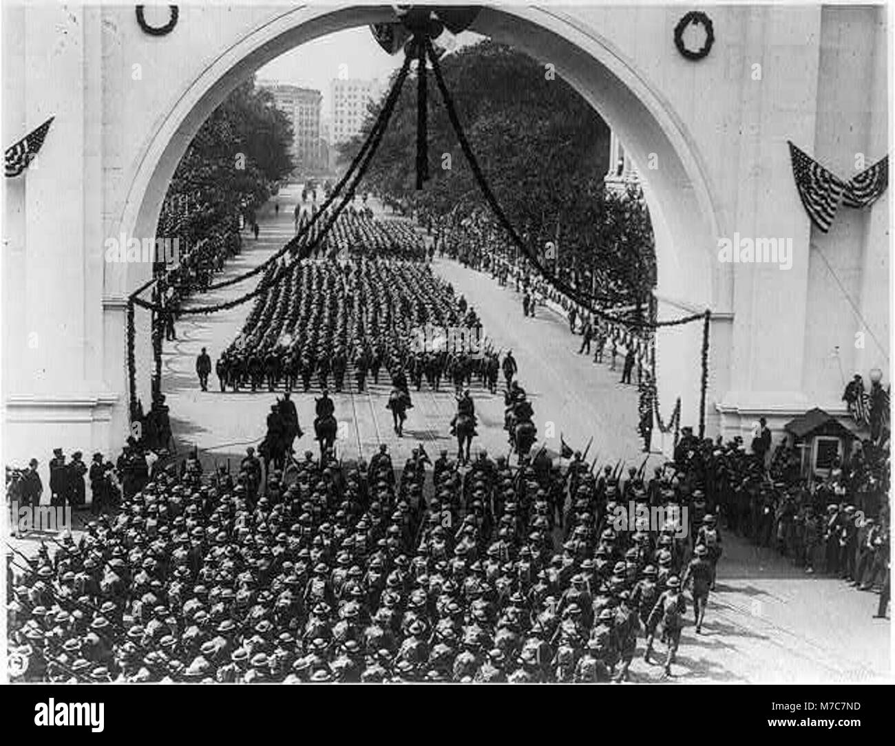 Victory returning Black and White Stock Photos & Images - Alamy