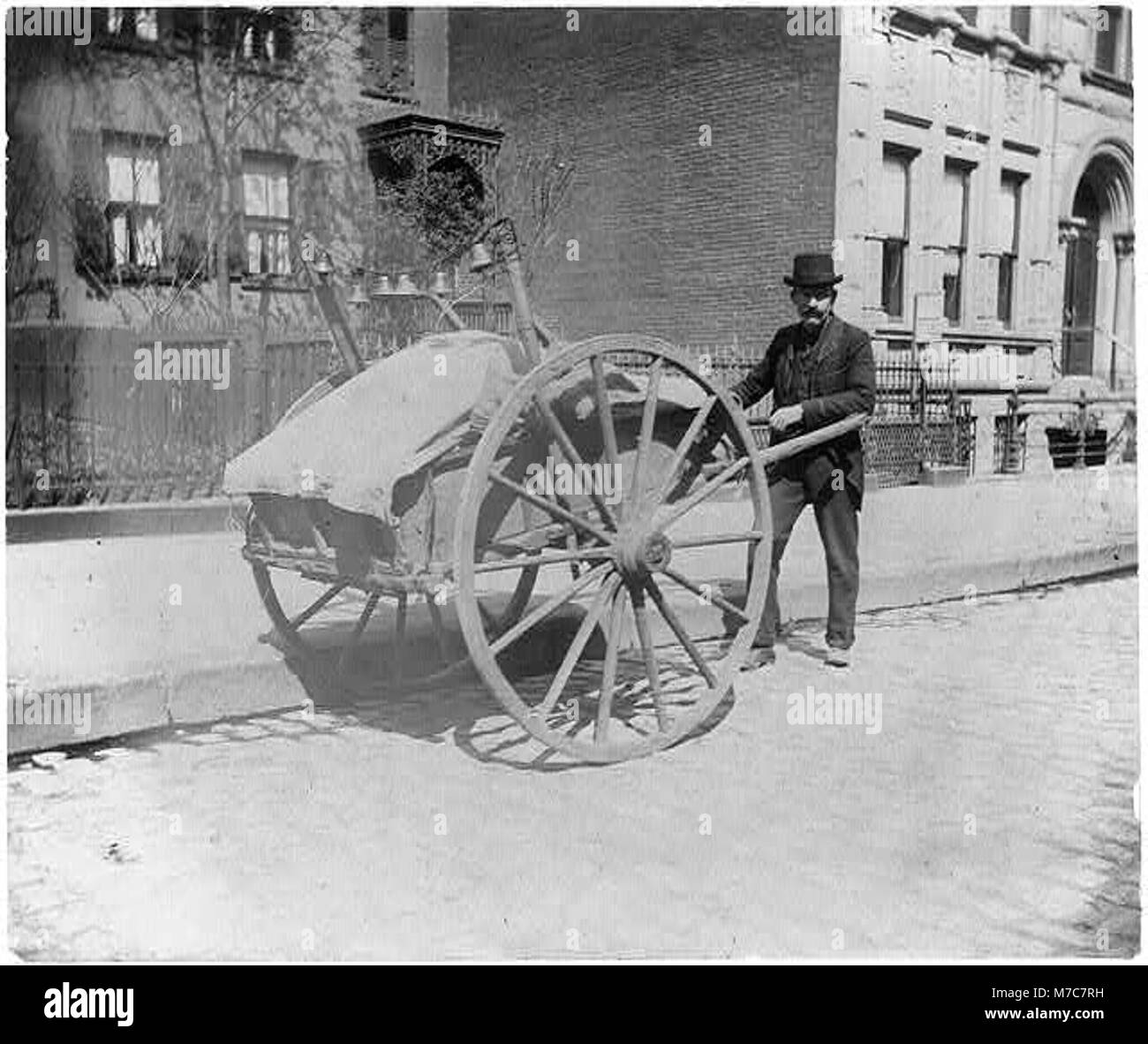 Street selling new york city hi-res stock photography and images - Alamy