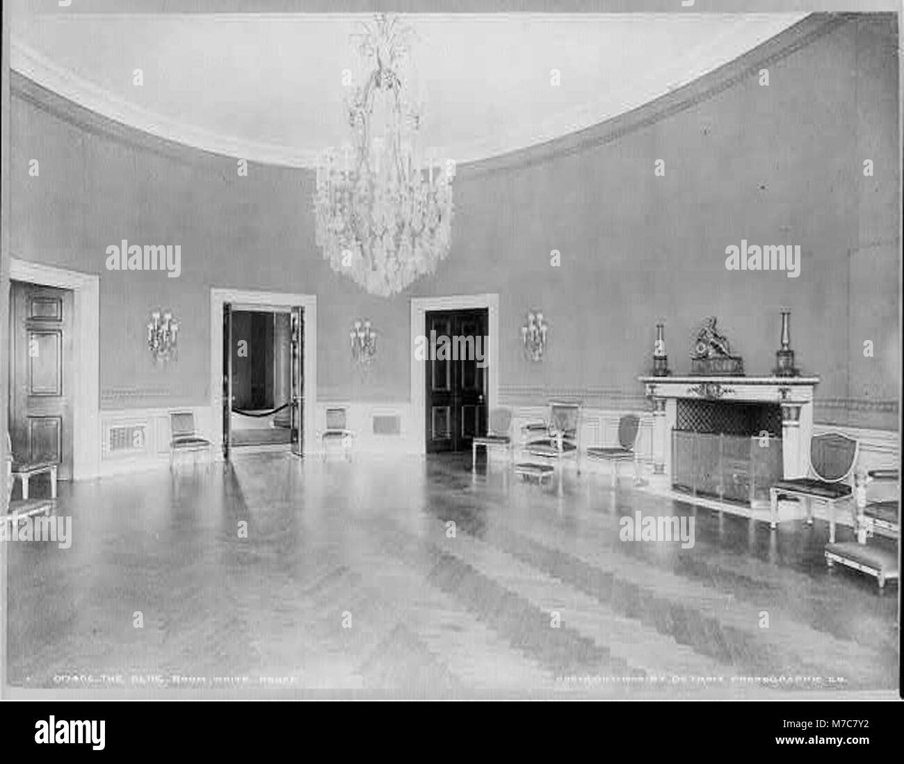The white house blue room washington Black and White Stock Photos ...