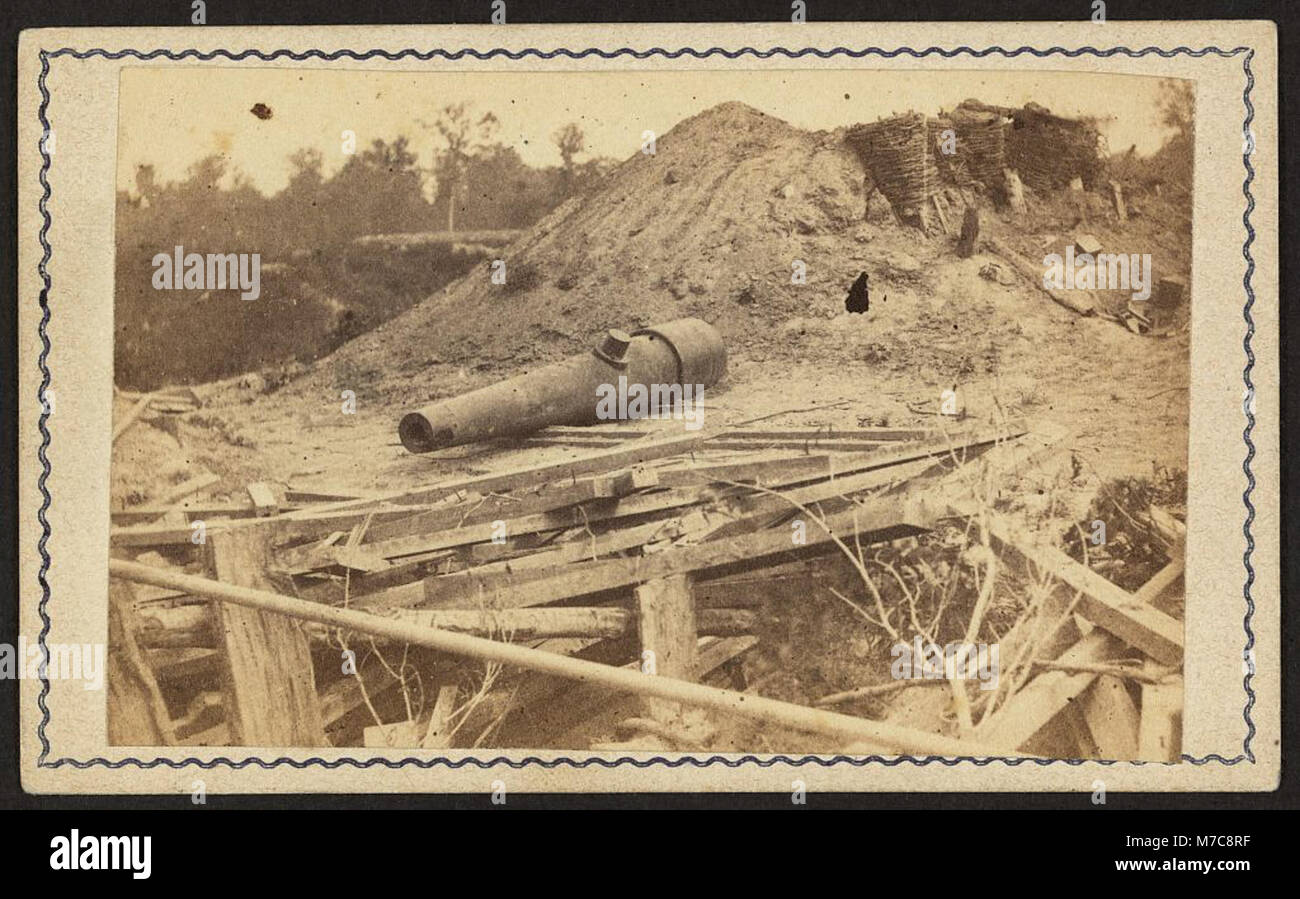 Photograph of dismounted cannon and ruins at Port Hudson, Louisiana ...