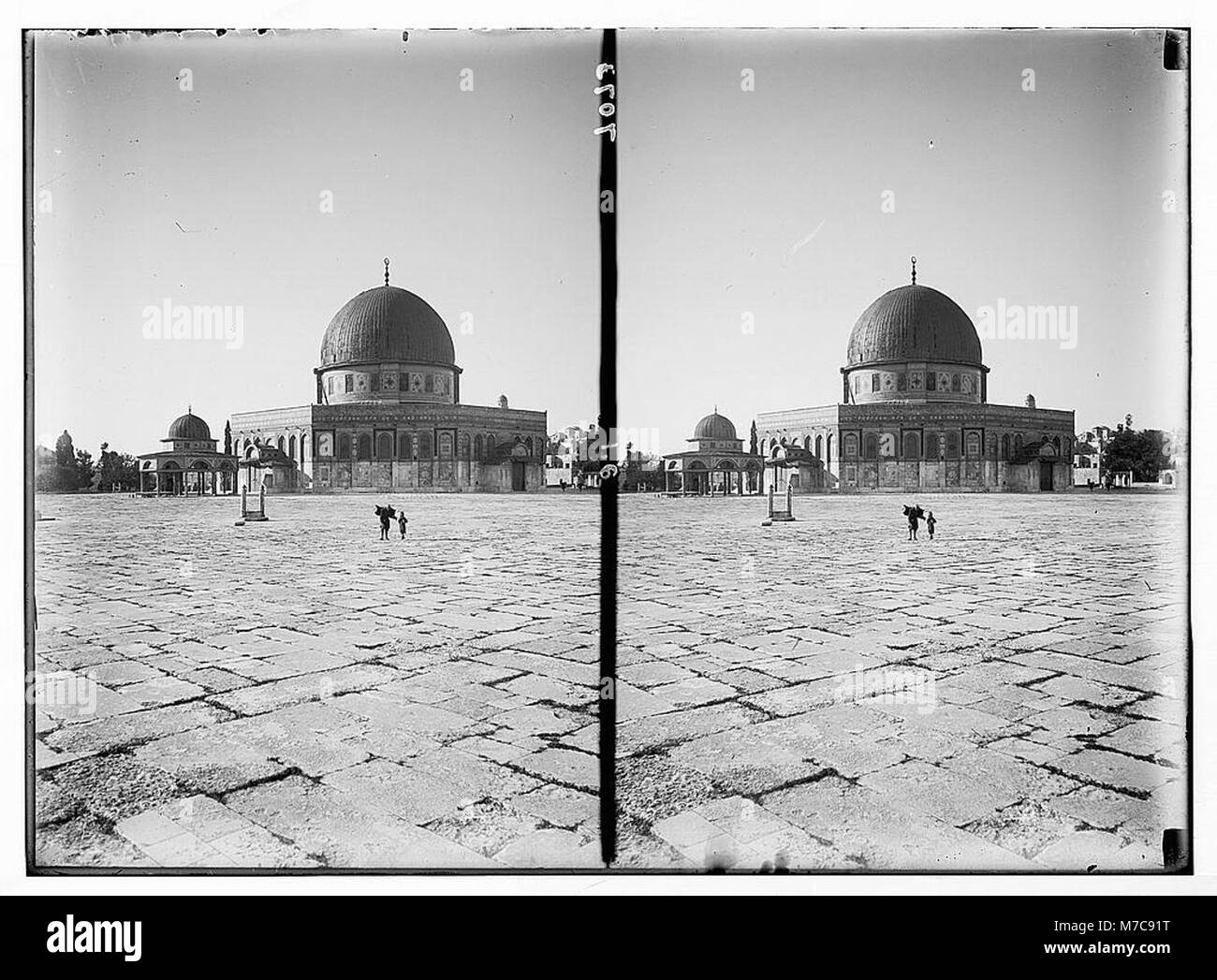 Dome of the Rock (close) showing Dome of the Chain LOC matpc.03223 ...