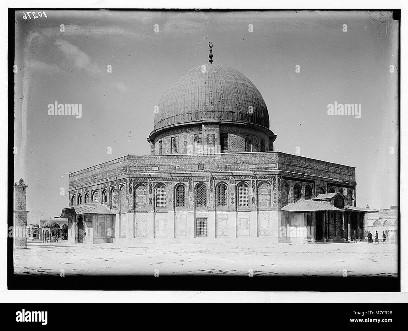 A prominent view of the Dome of the Rock, an iconic Islamic shrine ...