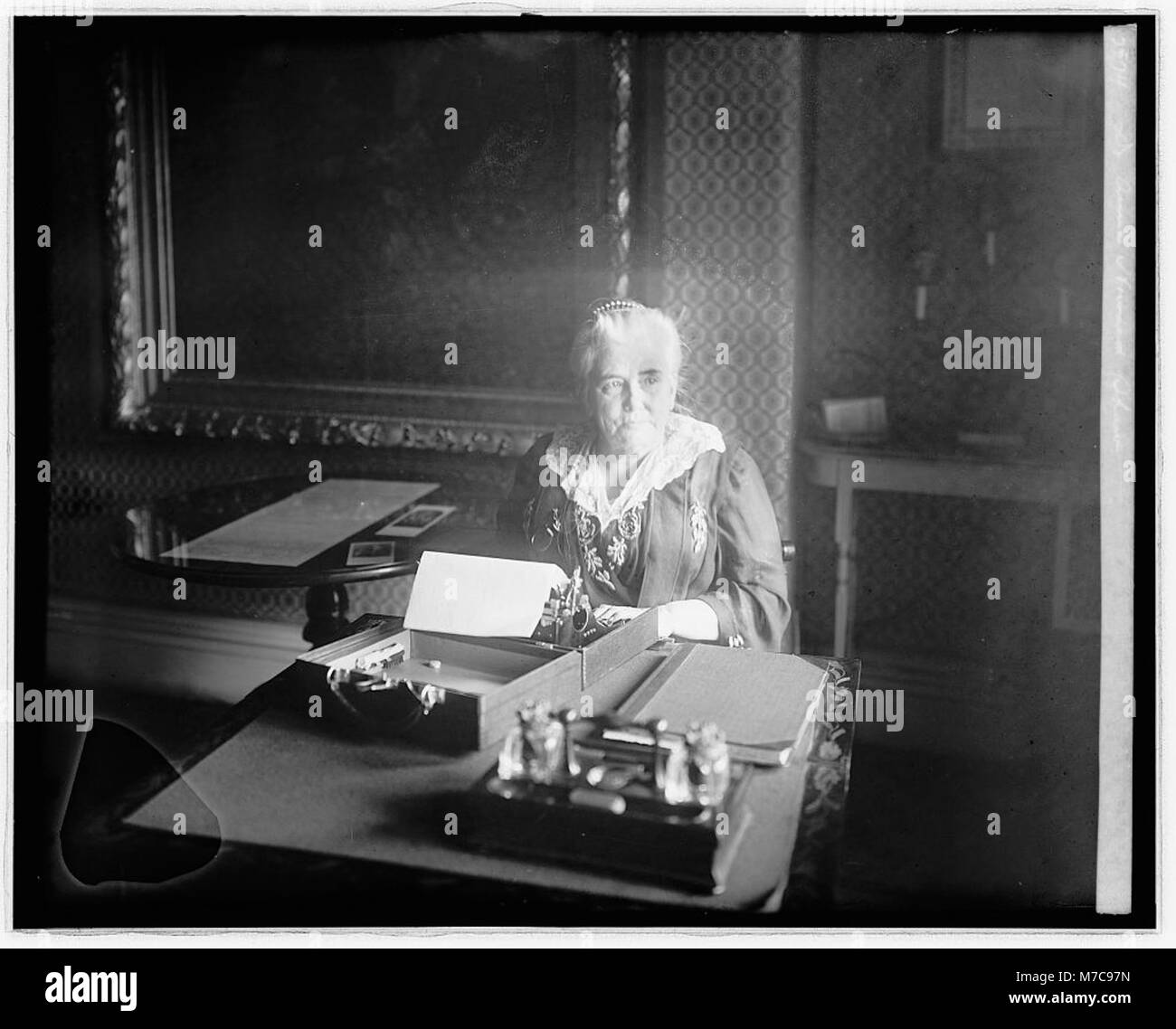 Dr anna shaw Black and White Stock Photos & Images - Alamy