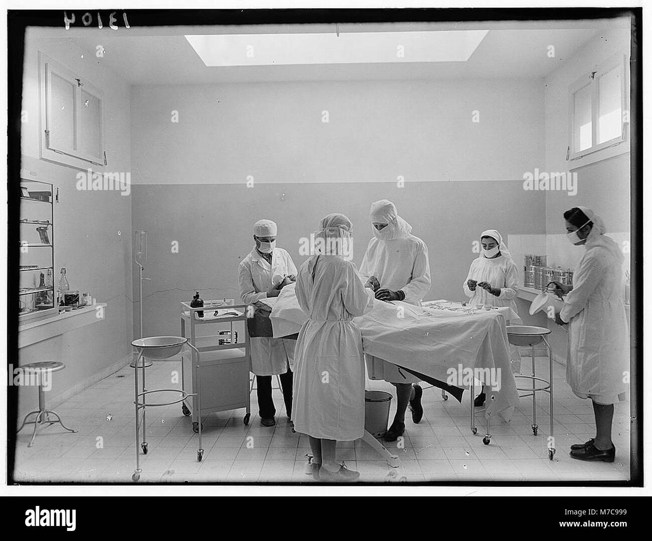 Hospital Operating Room Black and White Stock Photos & Images - Alamy