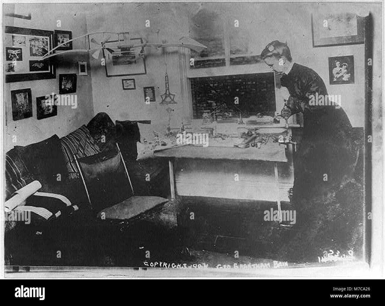 Female engineer woman in Black and White Stock Photos & Images - Alamy