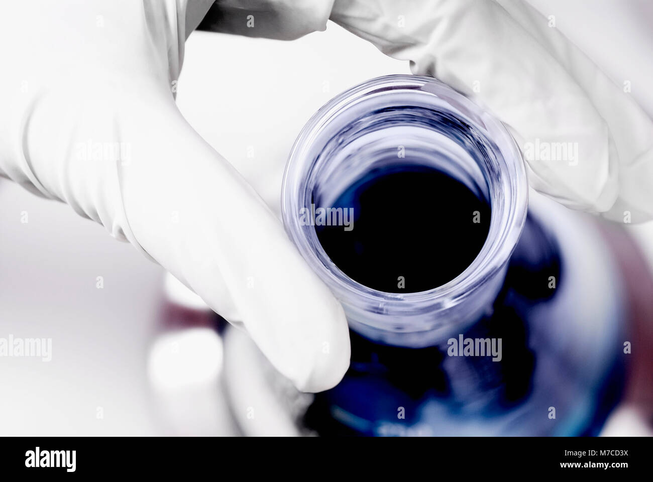 Hand holding conical flask hi-res stock photography and images - Alamy