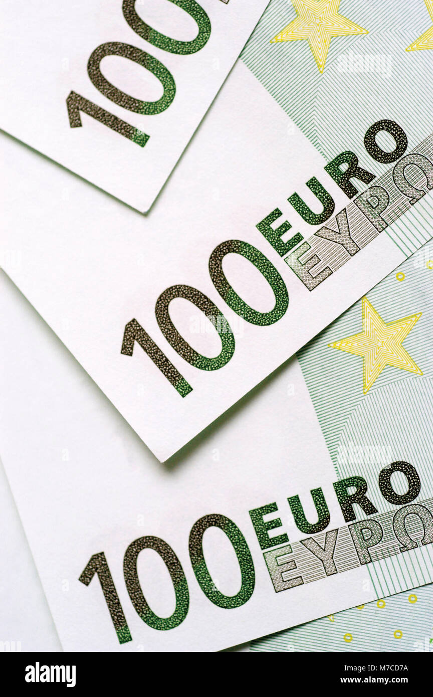 Close-up of one hundred Euro banknotes Stock Photo - Alamy