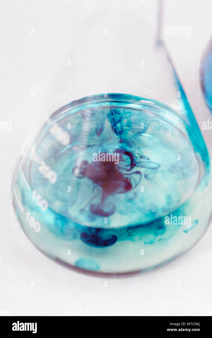 Liquid in a conical flask hi-res stock photography and images - Alamy