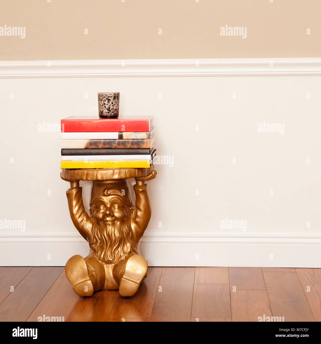 Book stack sculpture hi-res stock photography and images - Alamy