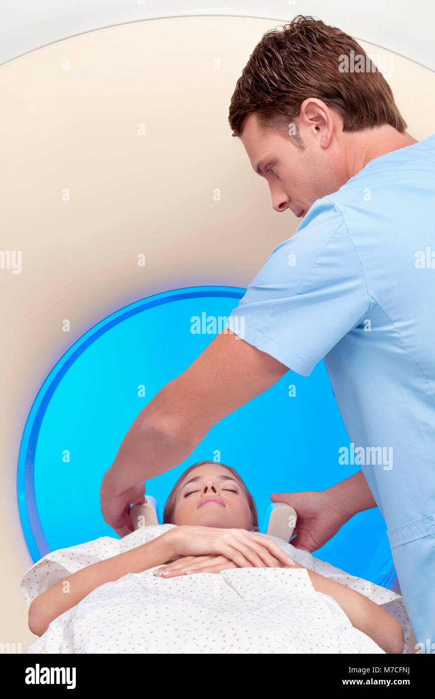 Doctors analyze patient mri scan hi-res stock photography and images ...