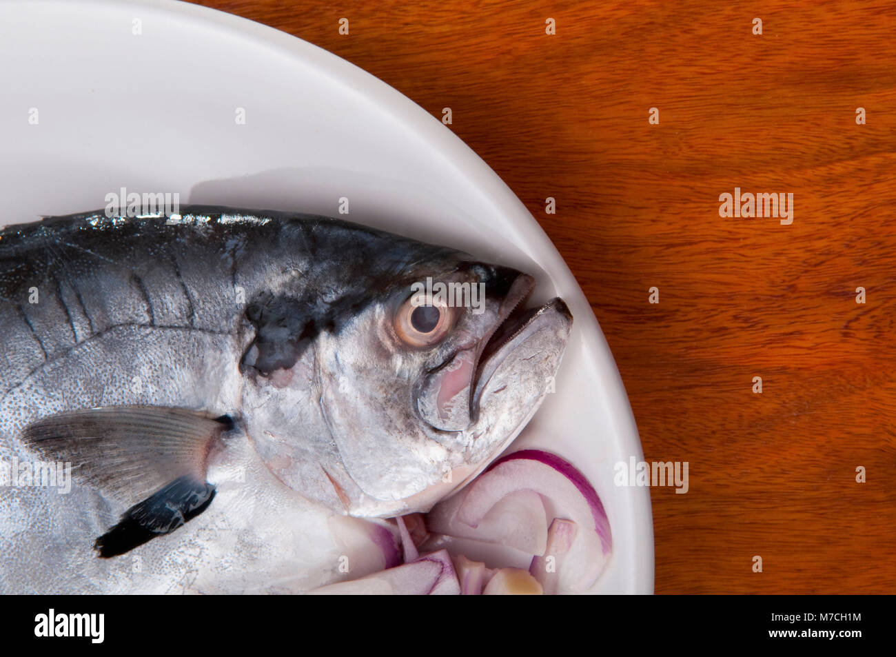 High angle view of a whole raw fish on a cutting board Stock Photo - Alamy