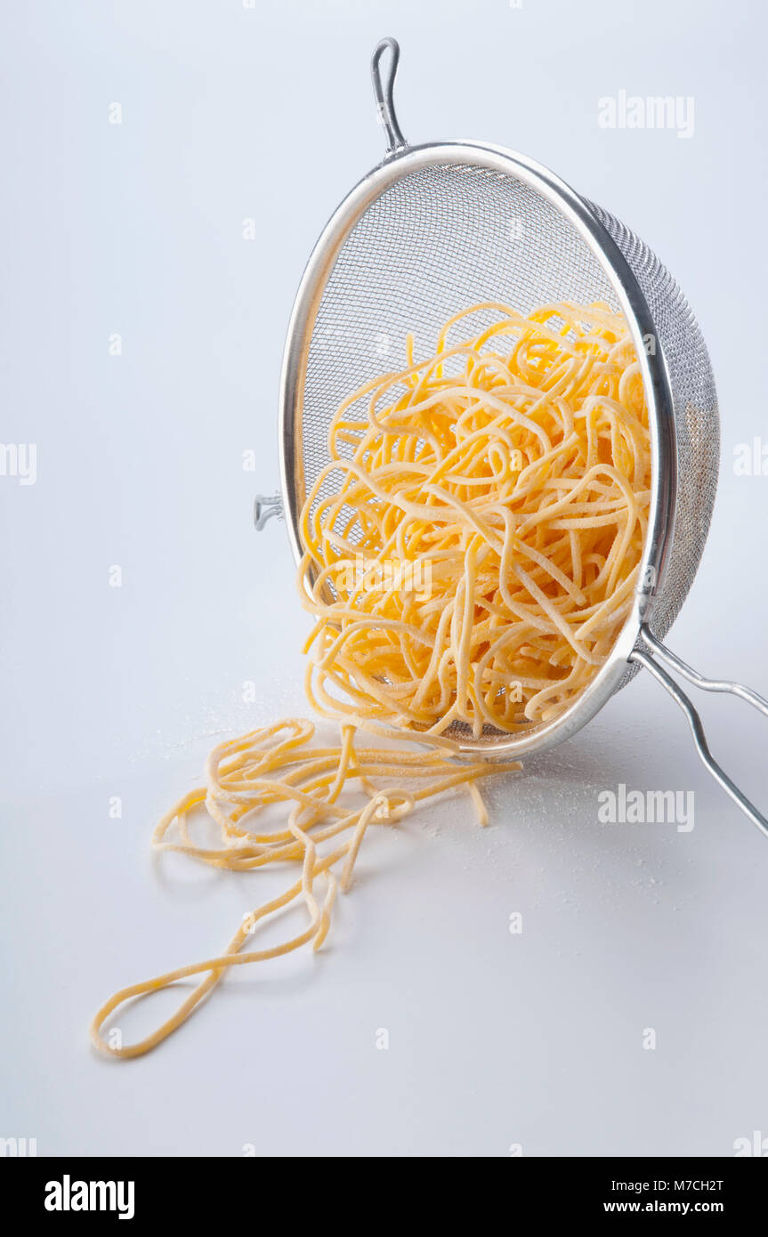 Spaghetti sieve hi-res stock photography and images - Alamy