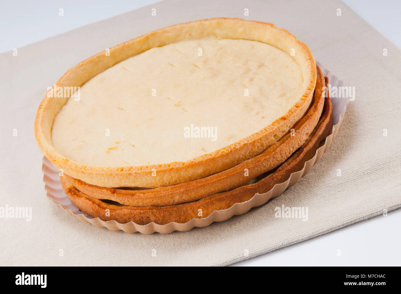 Tart bases hi-res stock photography and images - Alamy