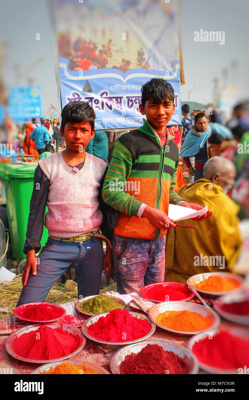 Poor indian boys hi-res stock photography and images - Alamy