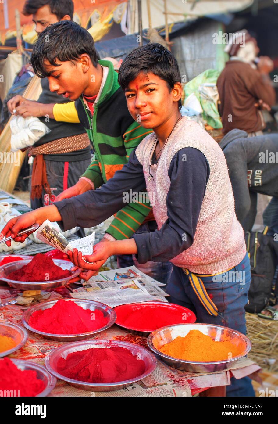 Poor indian boys hi-res stock photography and images - Alamy