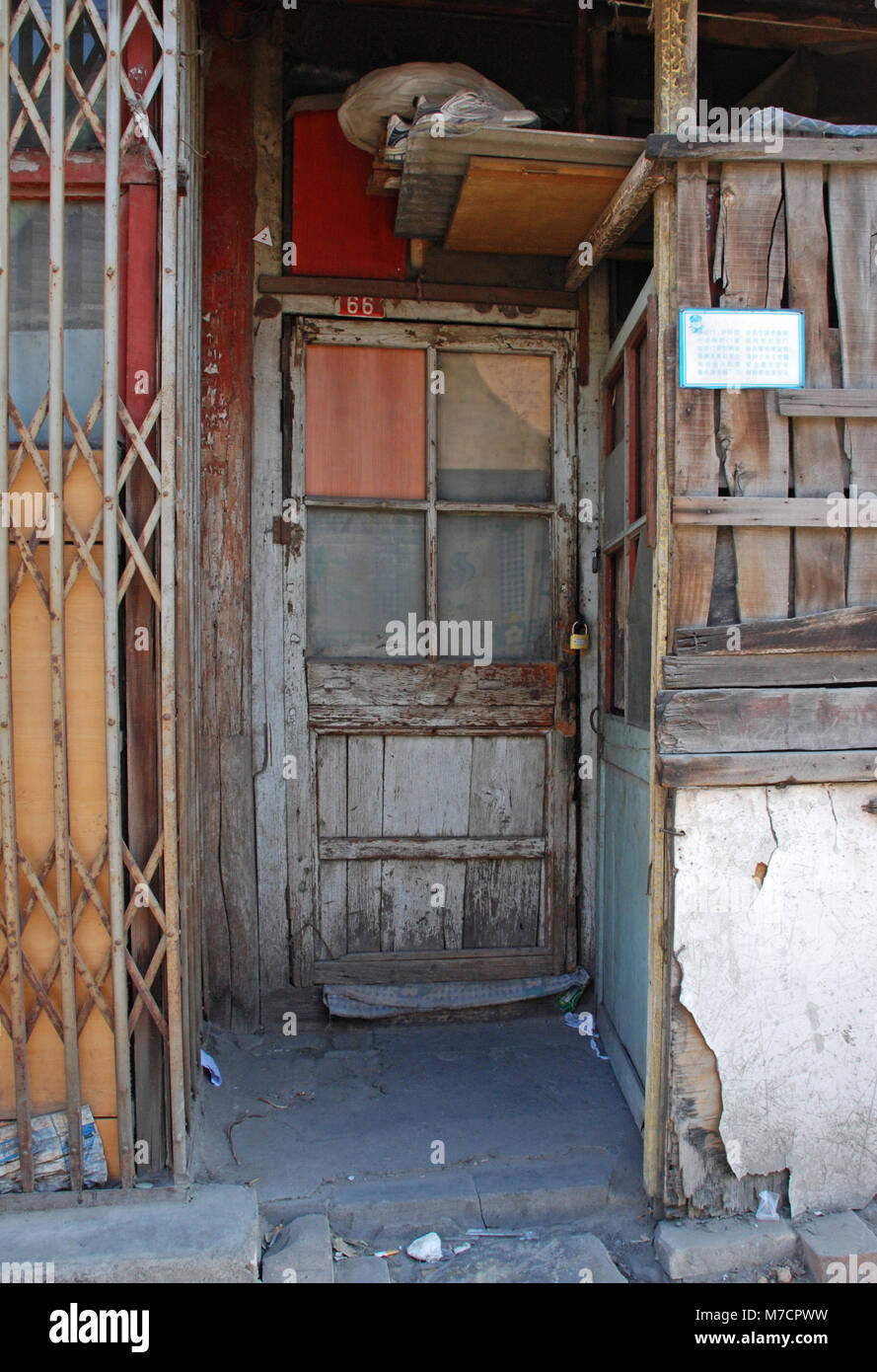 Beijing hutong hutongs door hi-res stock photography and images - Alamy