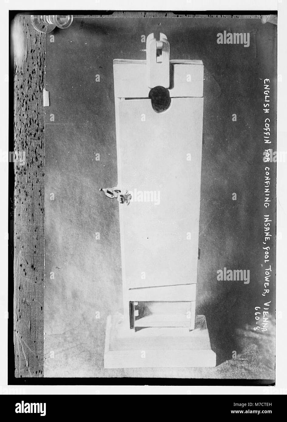 English coffin hi-res stock photography and images - Alamy