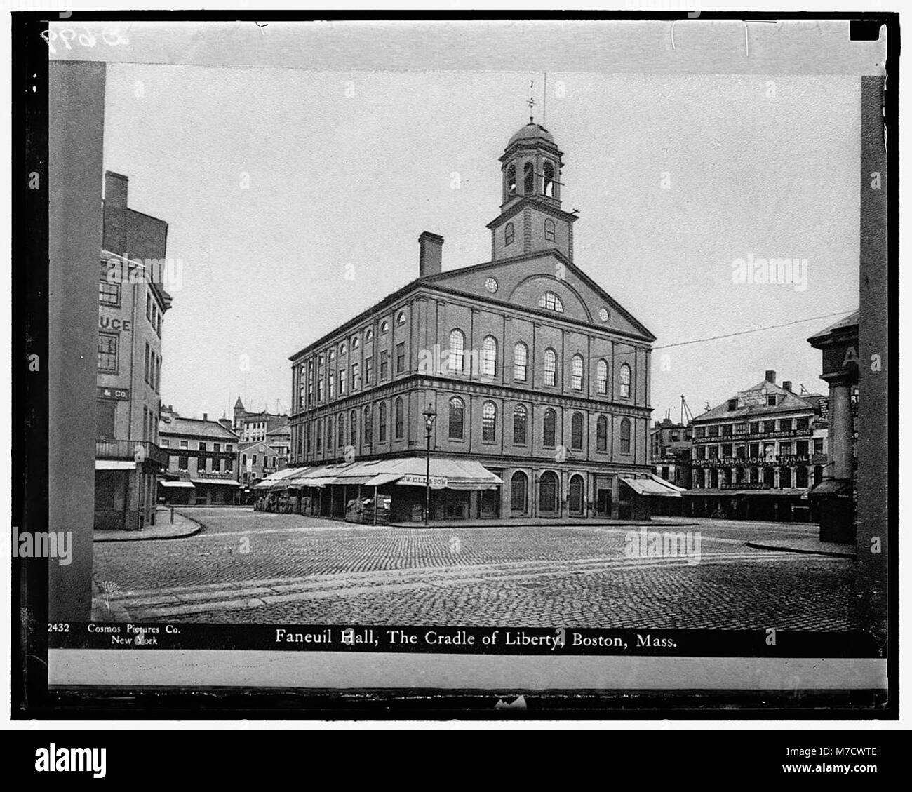 Liberty hall Black and White Stock Photos & Images - Alamy