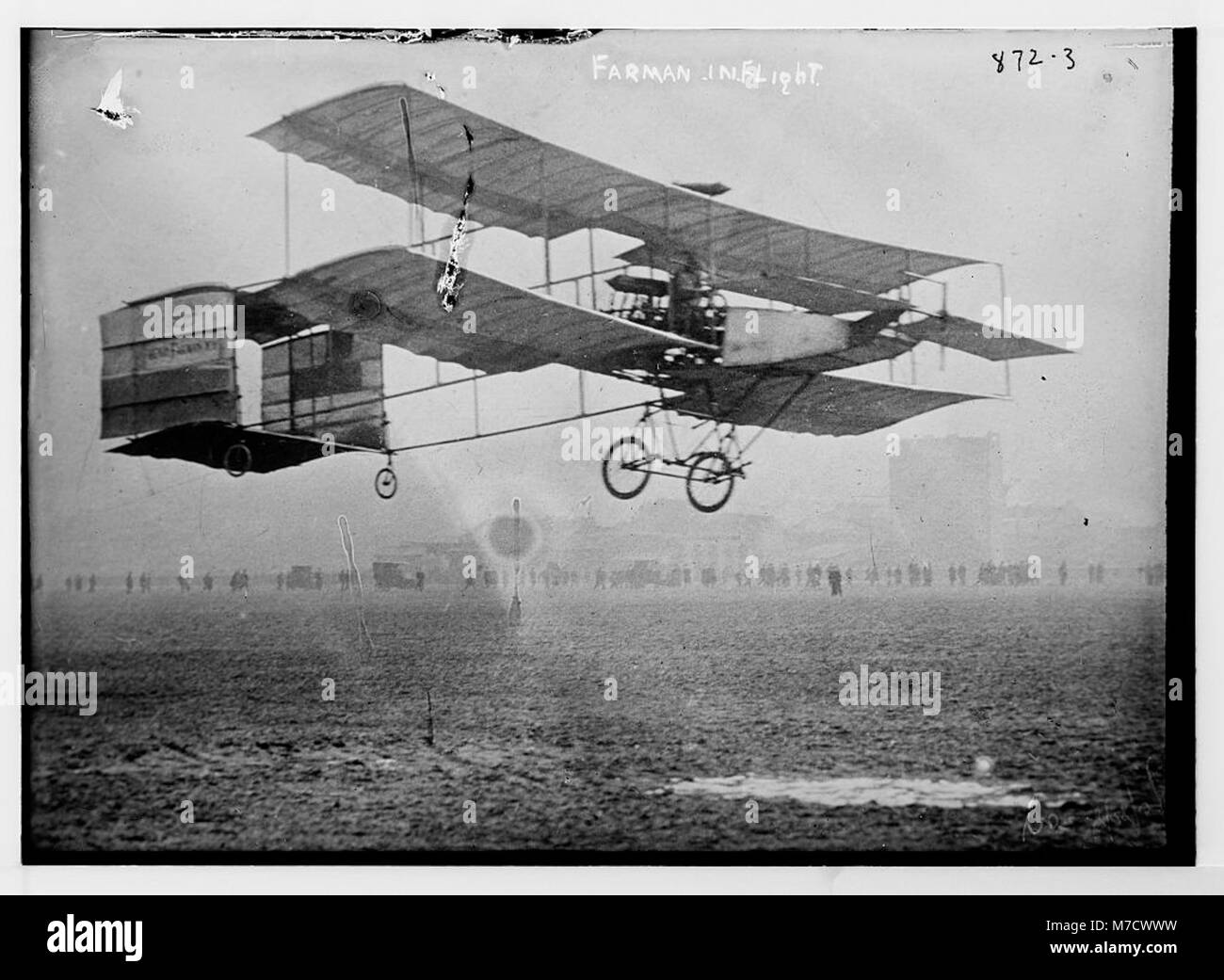 Machine in flight hi-res stock photography and images - Alamy