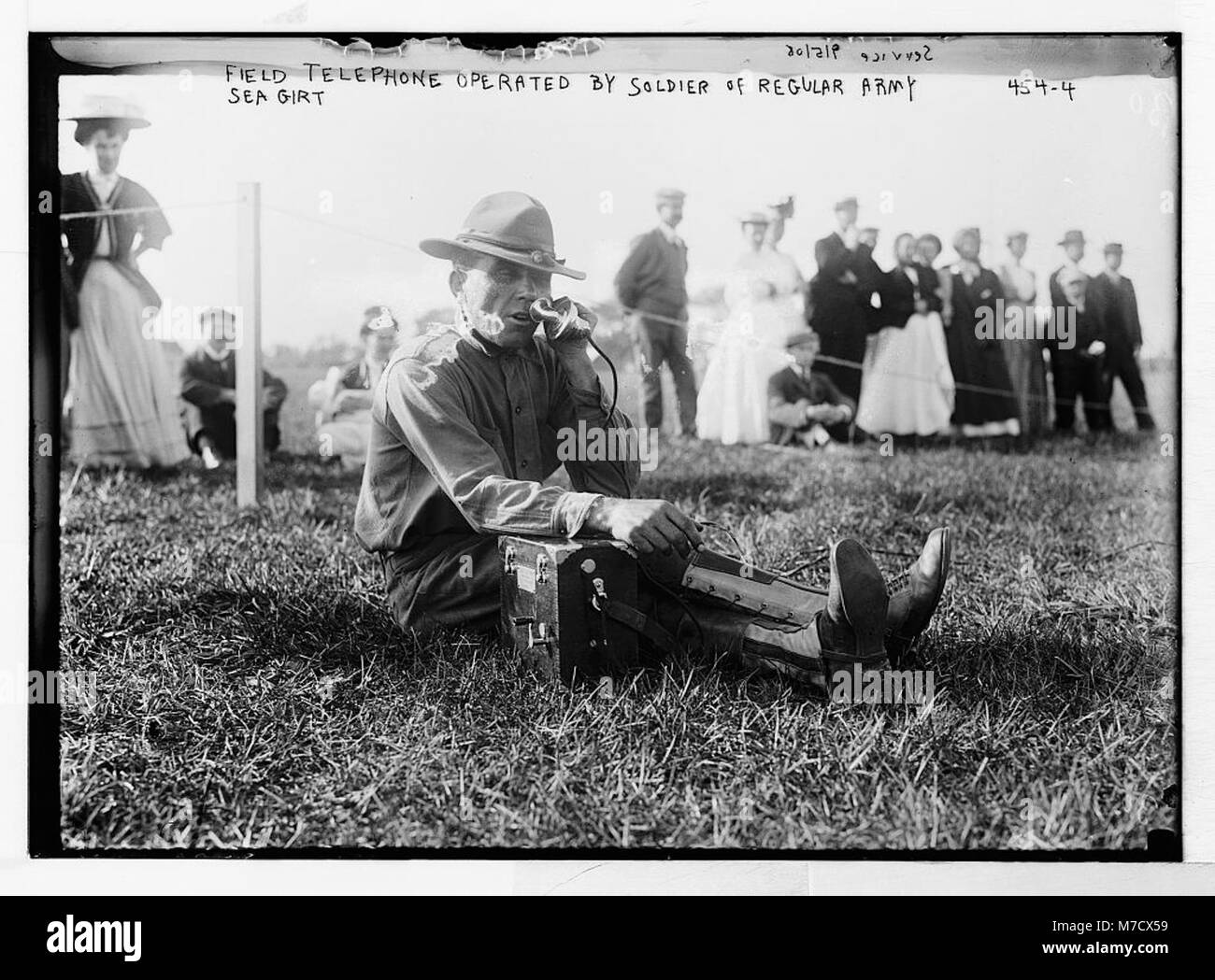 Soldier with field telephone hi-res stock photography and images - Alamy