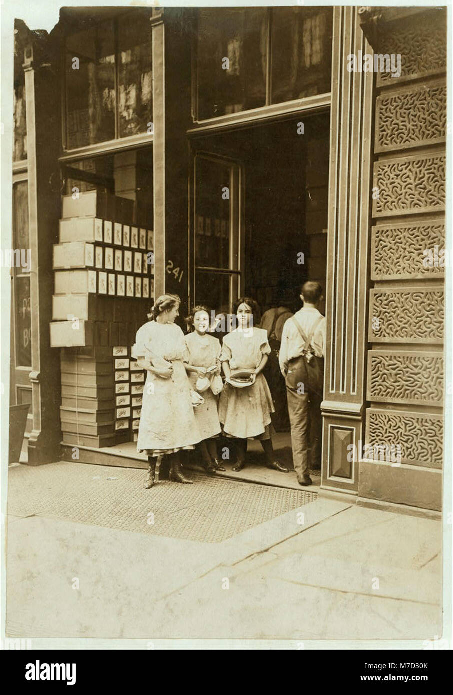 Female factory workers 1900s hi-res stock photography and images - Alamy
