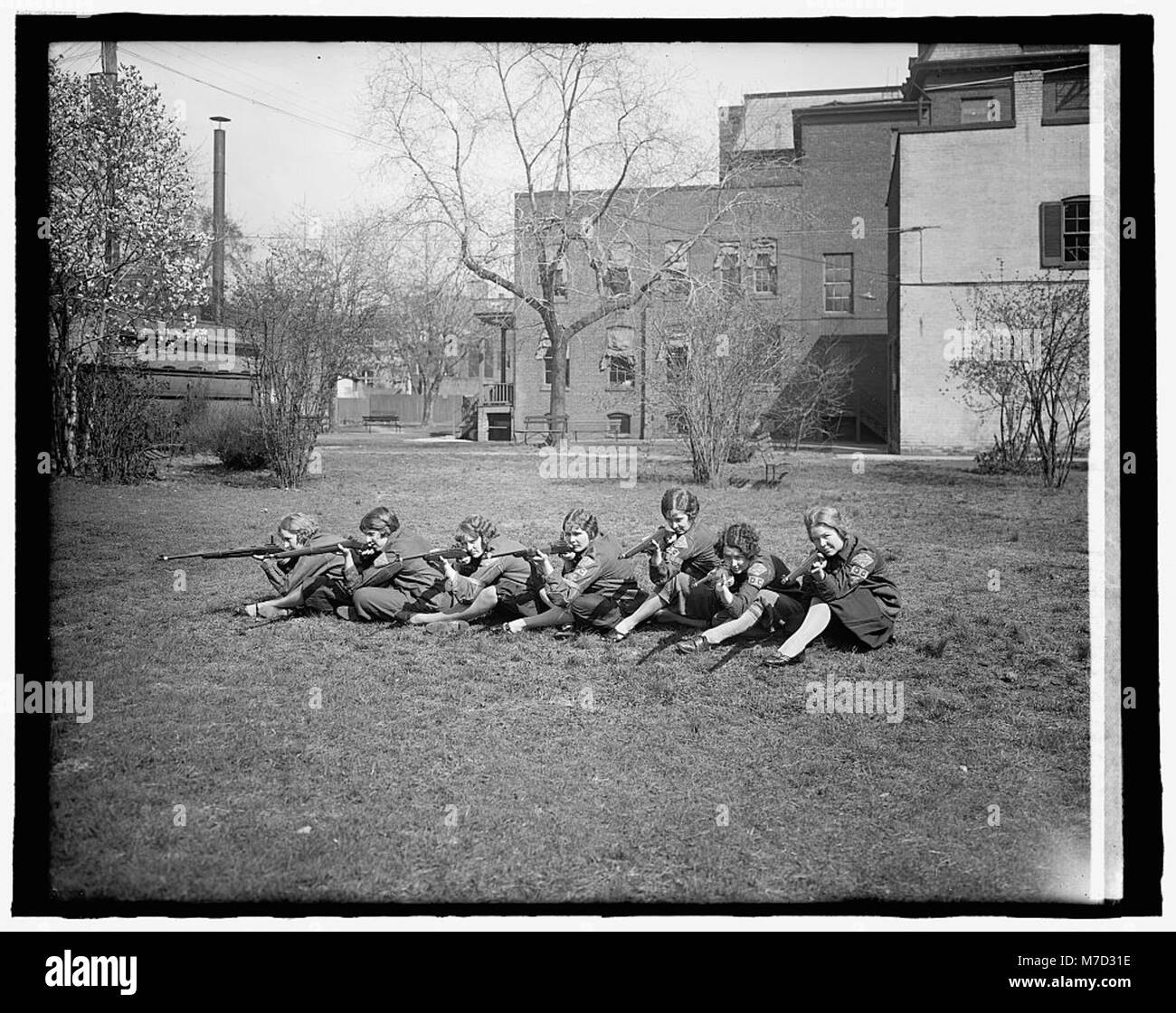Girls rifle team hi-res stock photography and images - Alamy