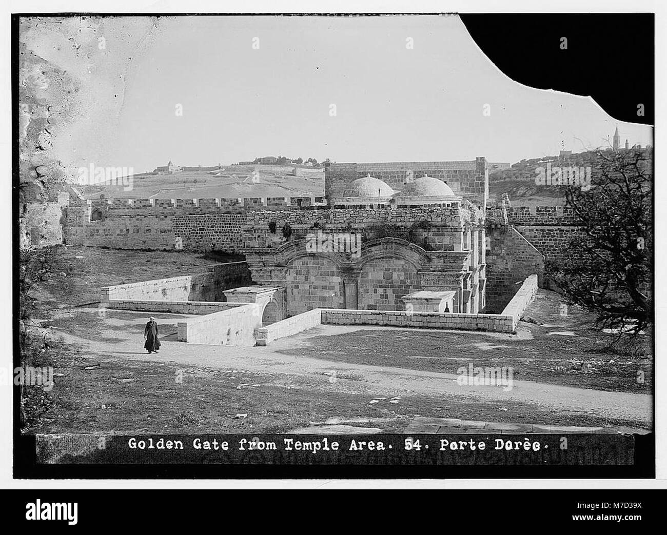A scenic view of the Golden Gate Bridge from the Temple area ...
