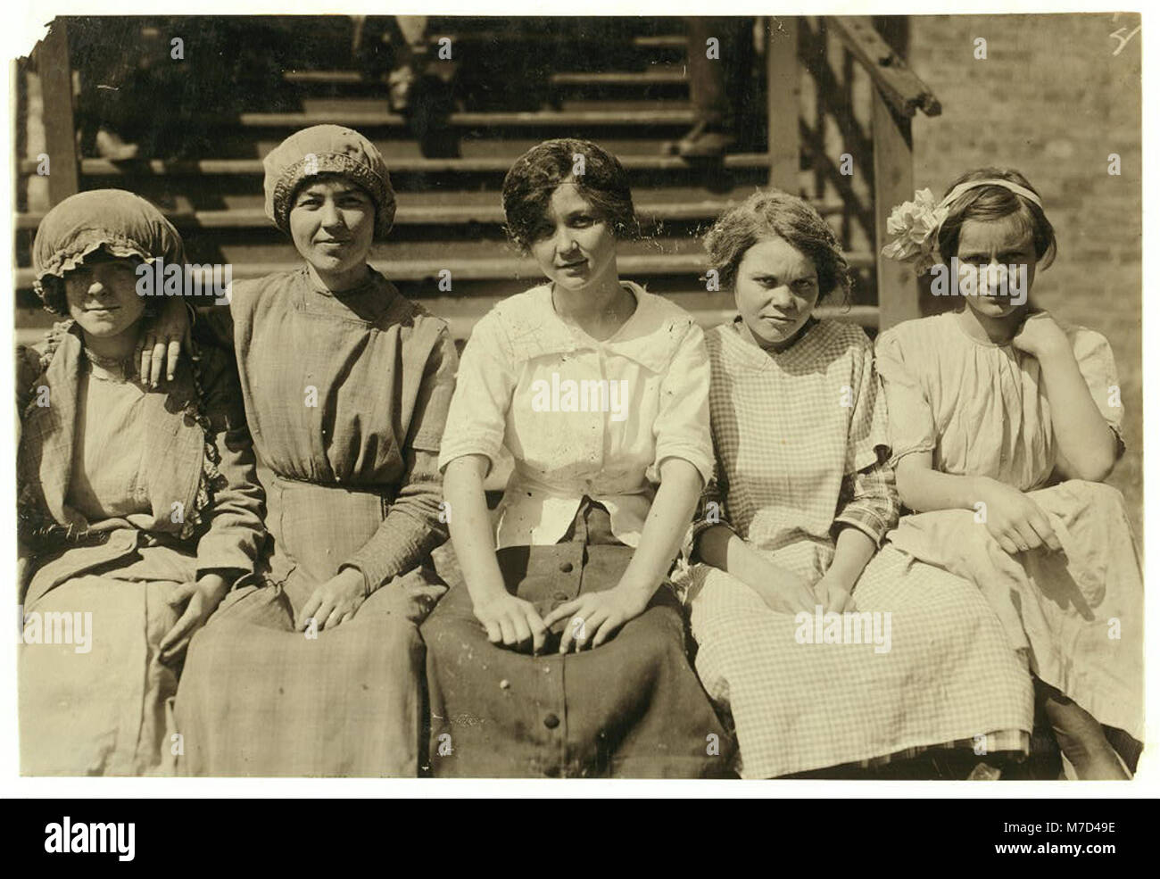 A photograph of a group of mill girls working at the Dallas Cotton Mill ...
