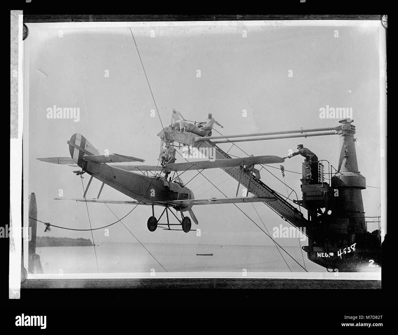 A technical study of a hydroplane, examining its design and function ...