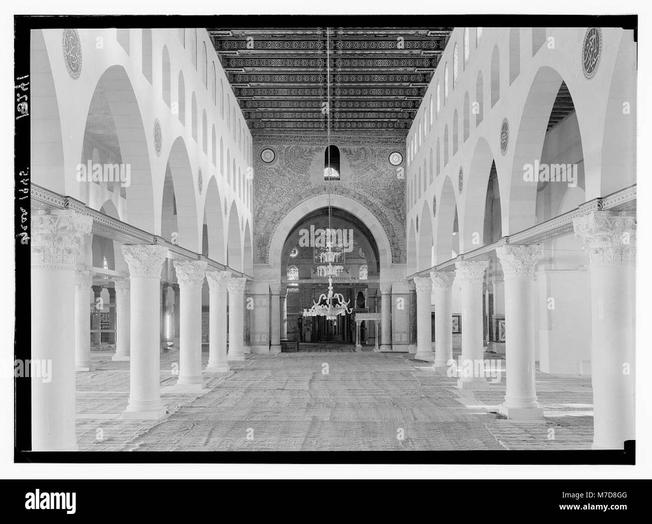 El aksa mosque interior hi-res stock photography and images - Alamy
