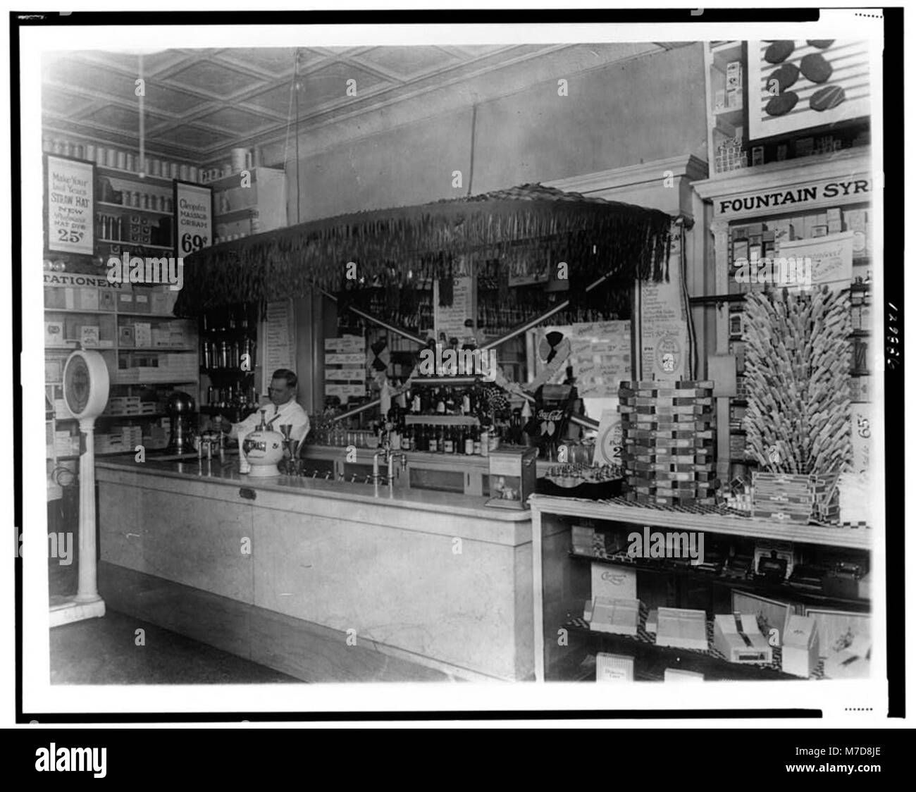 1920s shop interior hi-res stock photography and images - Alamy