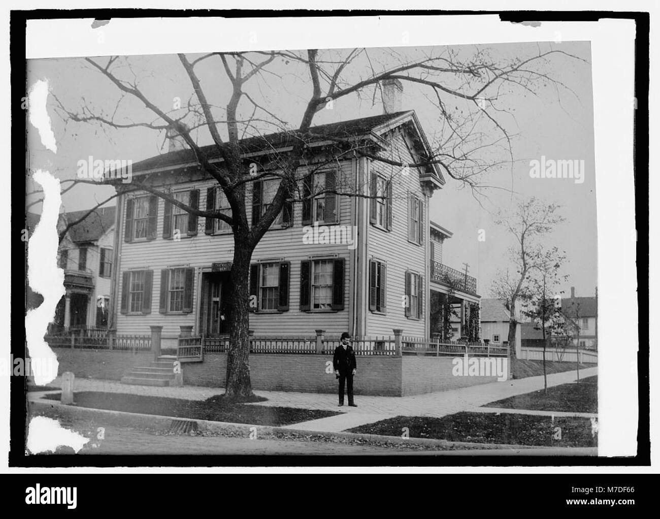 The Lincoln House in Springfield, Illinois, as it appeared in 1893 ...