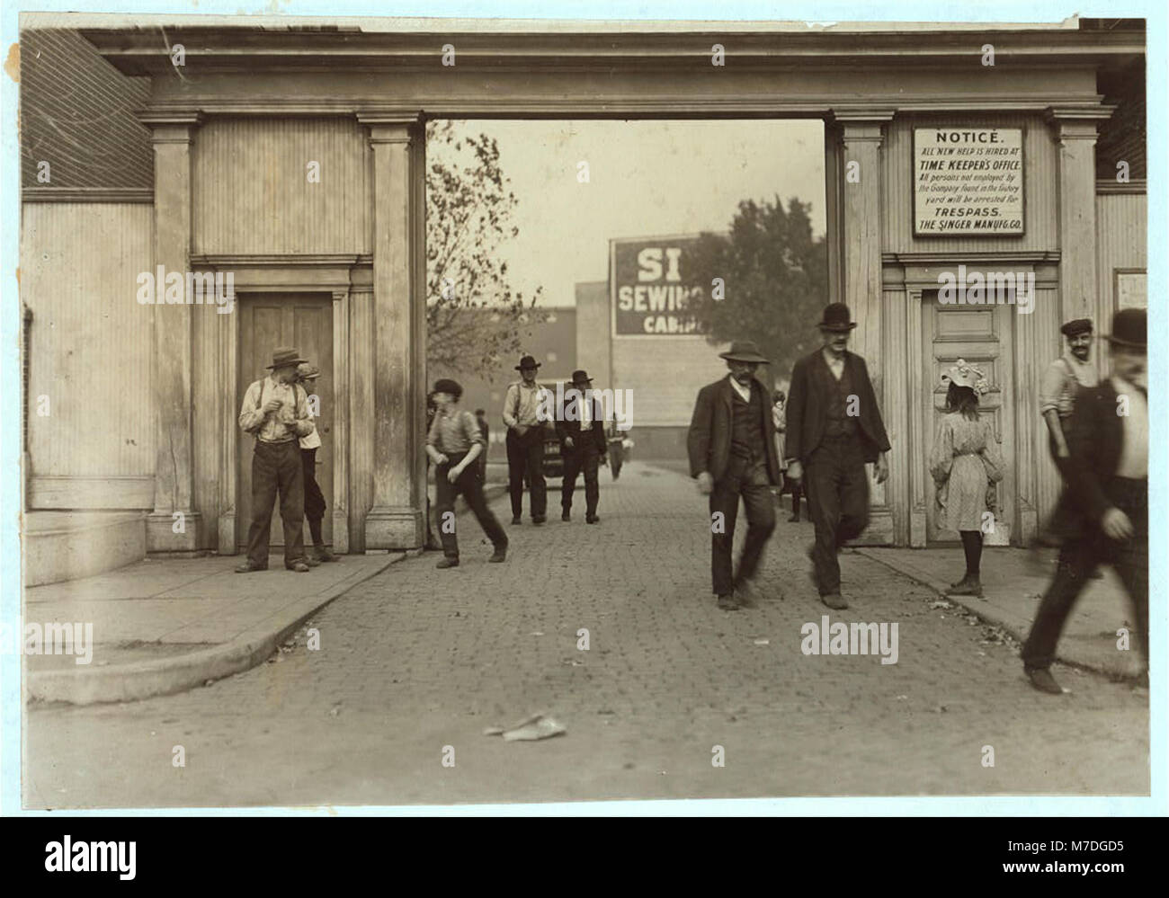 Lunch hour. Singer Mfg. Co., The boys works there- girl carries lunch ...