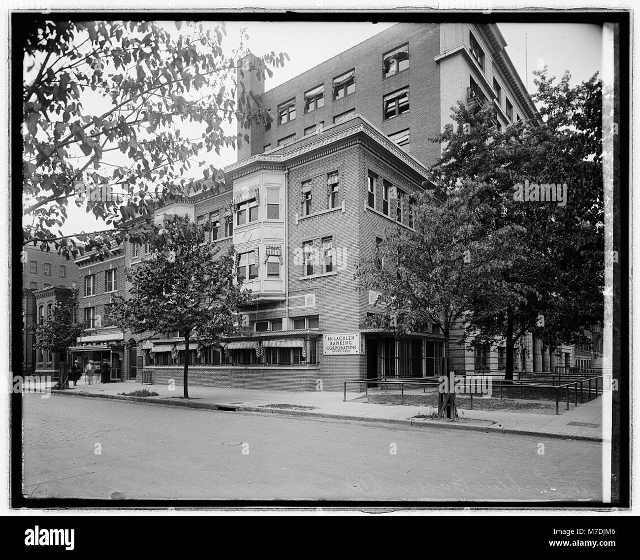 Banking historical 1900's hi-res stock photography and images - Alamy
