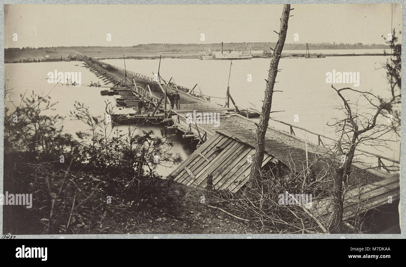 Military bridge across James River at Varina Landing LCCN2012649837 ...