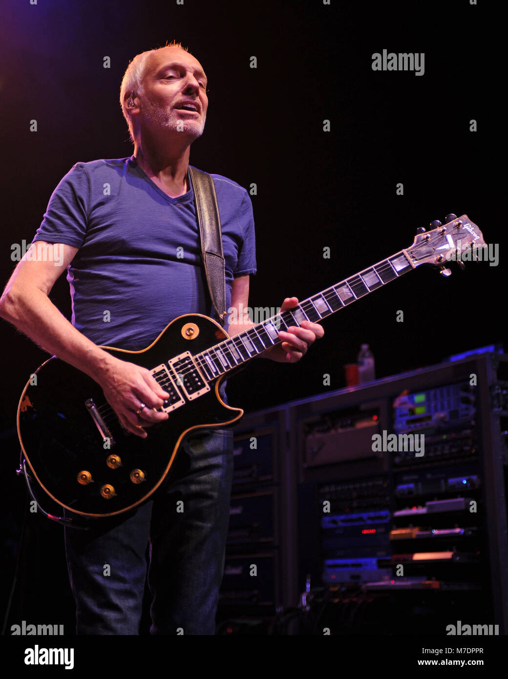 HOLLYWOOD, FL - OCTOBER 05: Peter Frampton performs at Hard Rock Live ...