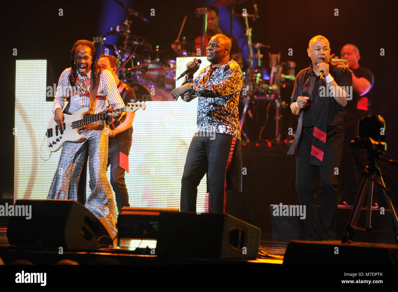 HOLLYWOOD, FL - OCTOBER 15: Verdine White, Philip Bailey, Ralph Johnson ...