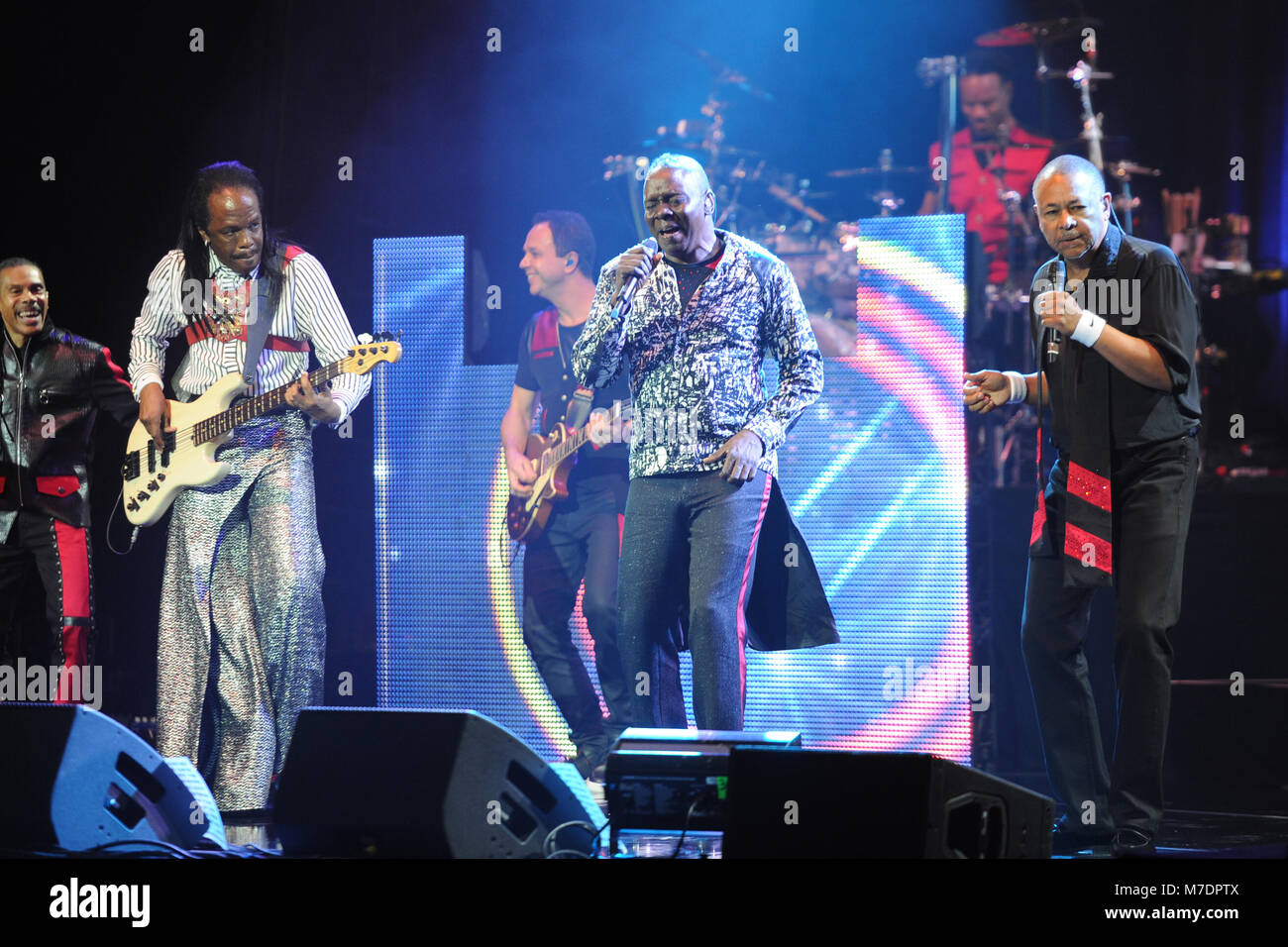 HOLLYWOOD, FL - OCTOBER 15: Verdine White, Philip Bailey, Ralph Johnson ...